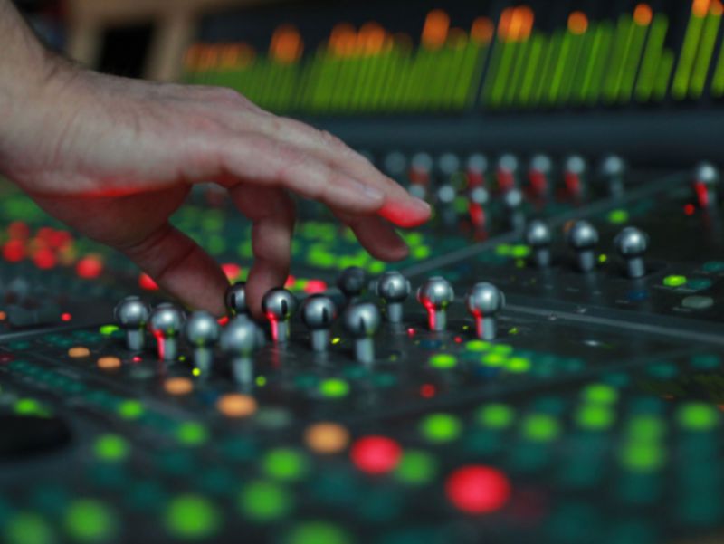 AAU - NGÀNH SẢN XUẤT ÂM NHẠC (MUSIC PRODUCTION)